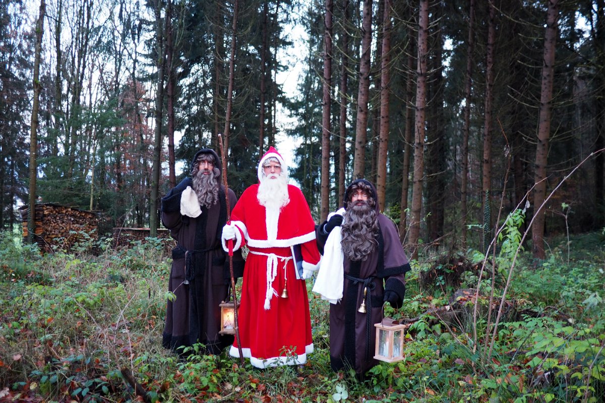 Samichlaus and Schmutzli - Learn how Swiss Santa works!
