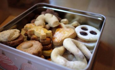 Three Swiss Christmas cookie recipes with air time