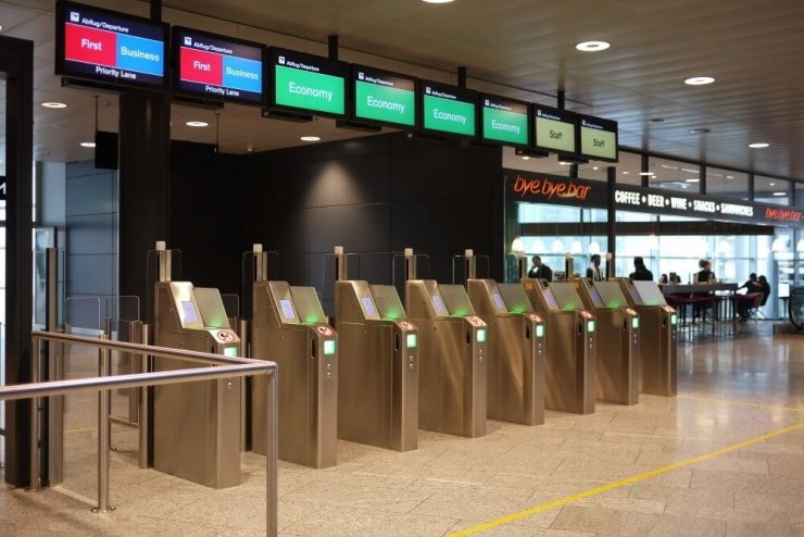 Zürich Airport Guide: First Impressions and Essential Tips - Newly ...