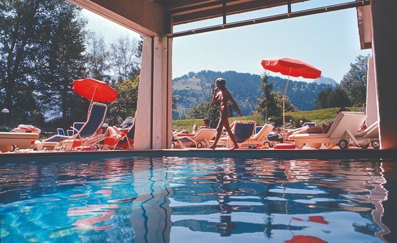 Totally Retro Photographs of Hotel Swimming Pools (“Bikini in den ...