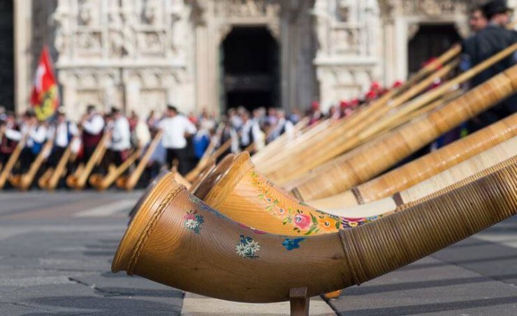 How the Swiss set a world record with 425 alphorns