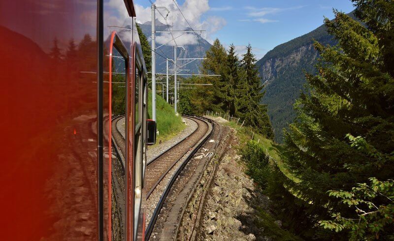 5 jaw-dropping train journeys in Switzerland