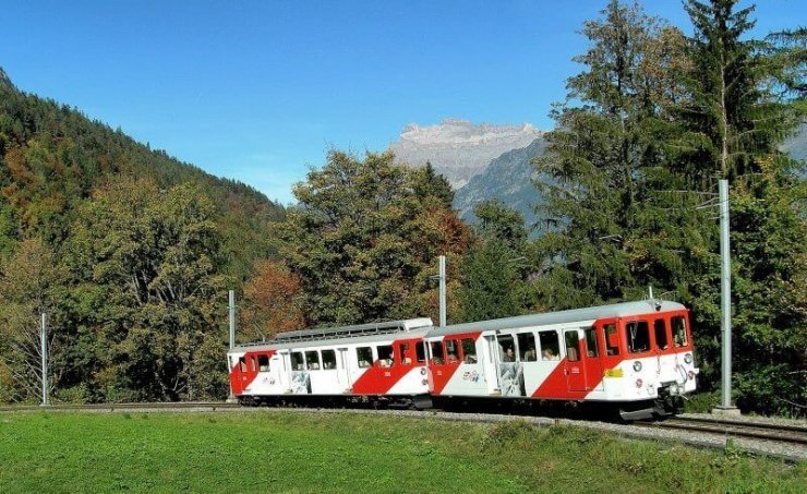 5 jaw-dropping train journeys in Switzerland