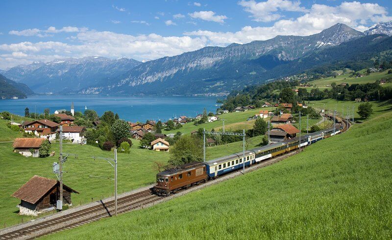 5 jaw-dropping train journeys in Switzerland