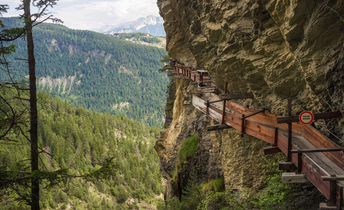 How to hike the Suonen irrigation trails of Valais in Switzerland