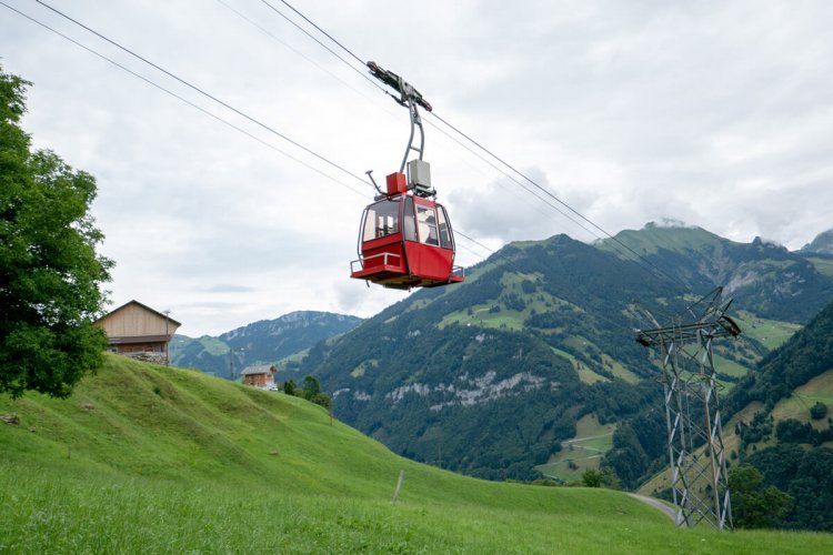 Cable Cars in Switzerland: Top Rides, Budget & Family Tips (2025)