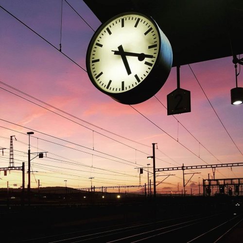 Telling time in Switzerland: about language and punctuality
