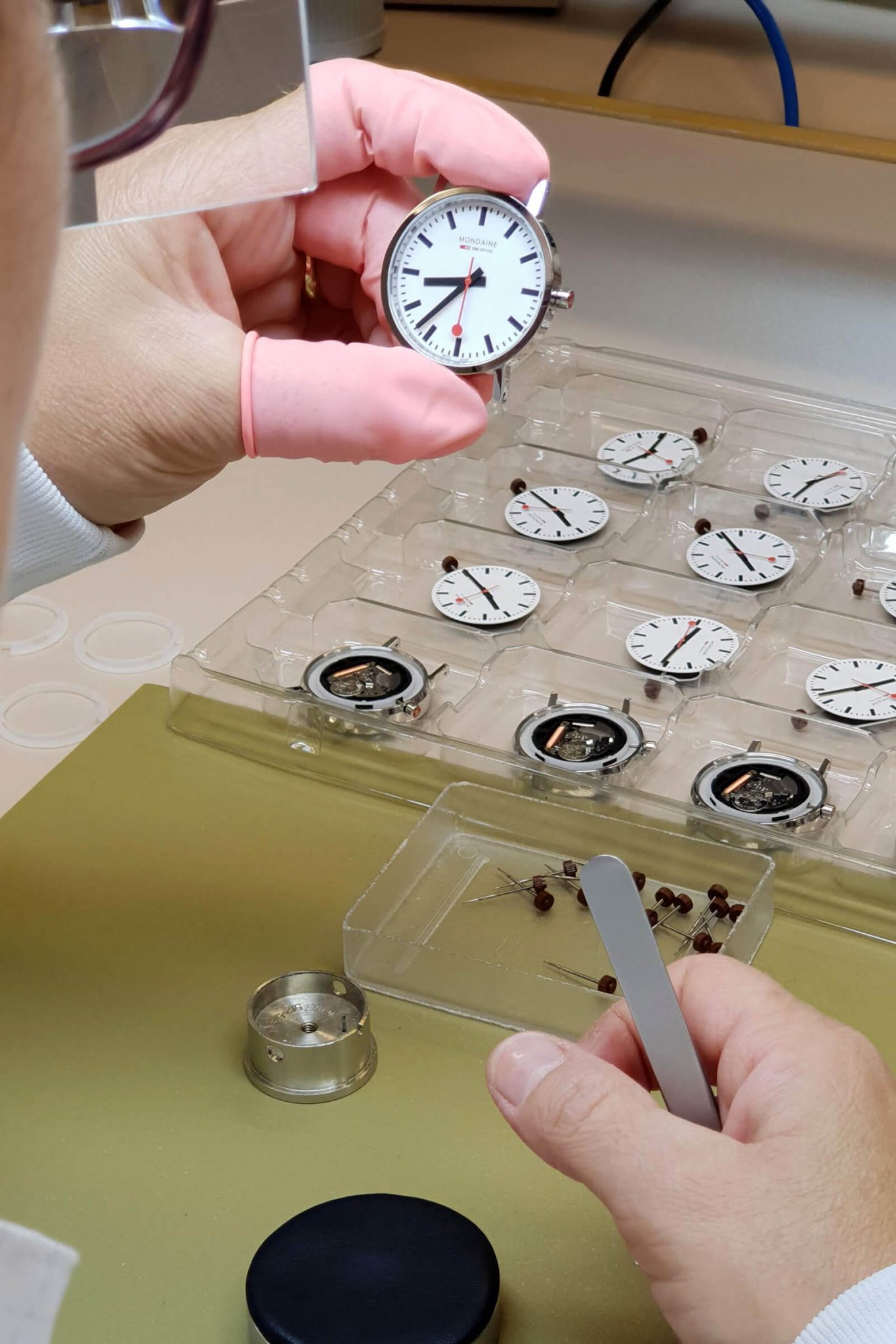 No signs of aging for the 75-year old Swiss Railway clock