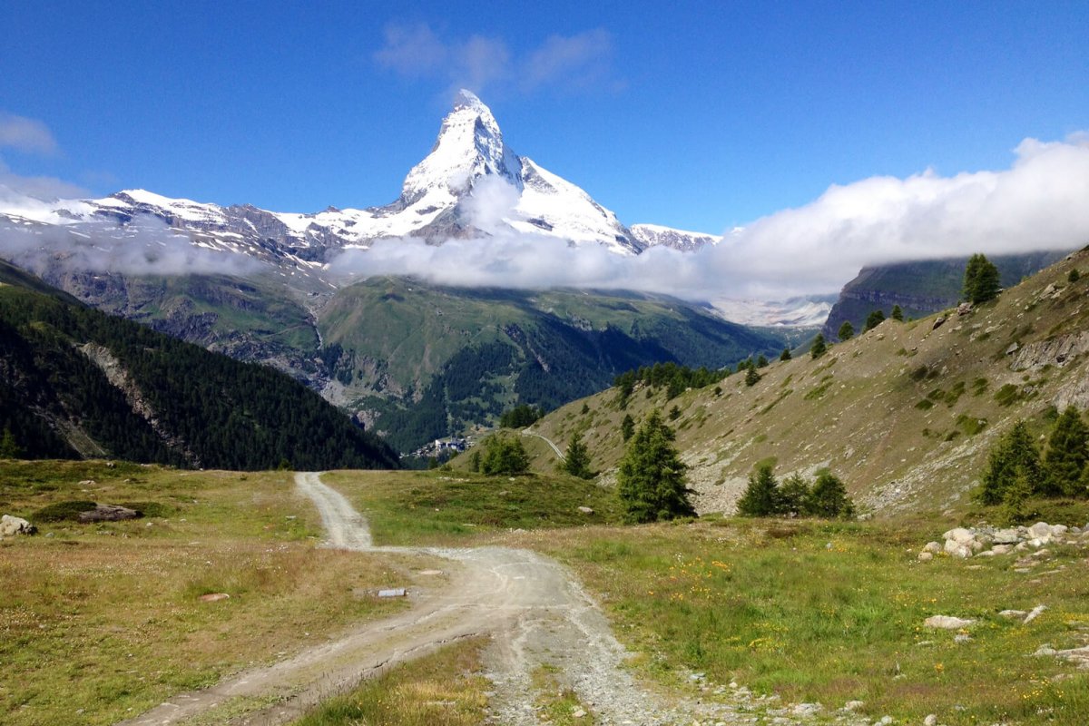 Hiking in Zermatt Guide 2025: Best Trails and Matterhorn Views - Newly ...
