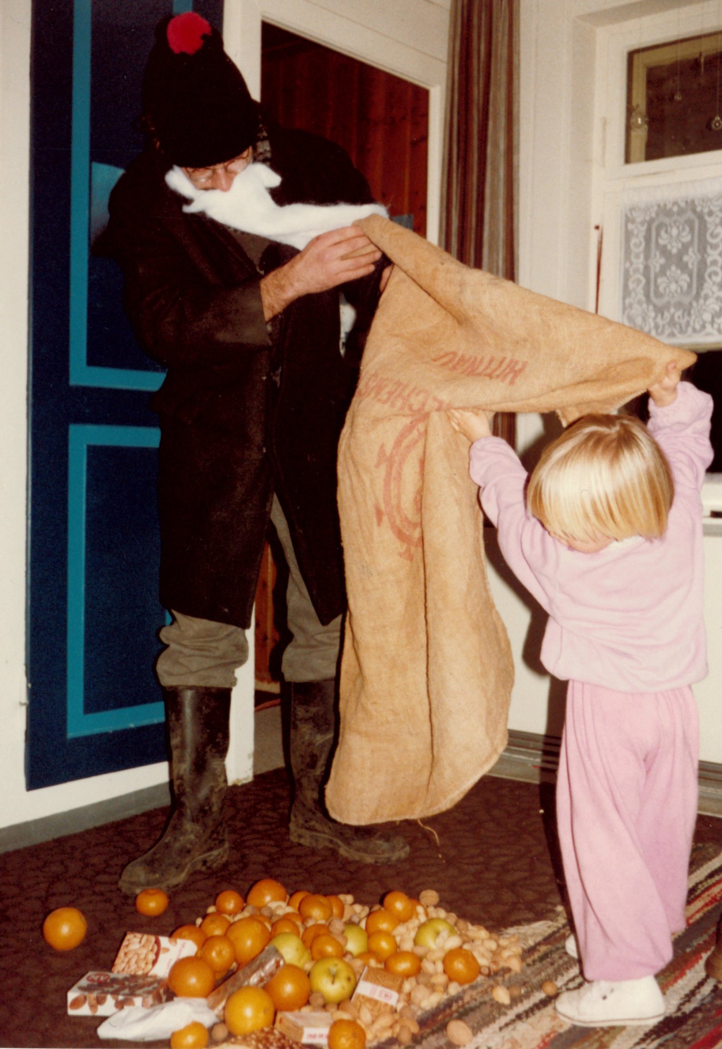 Samichlaus and Schmutzli - Learn how Swiss Santa works!