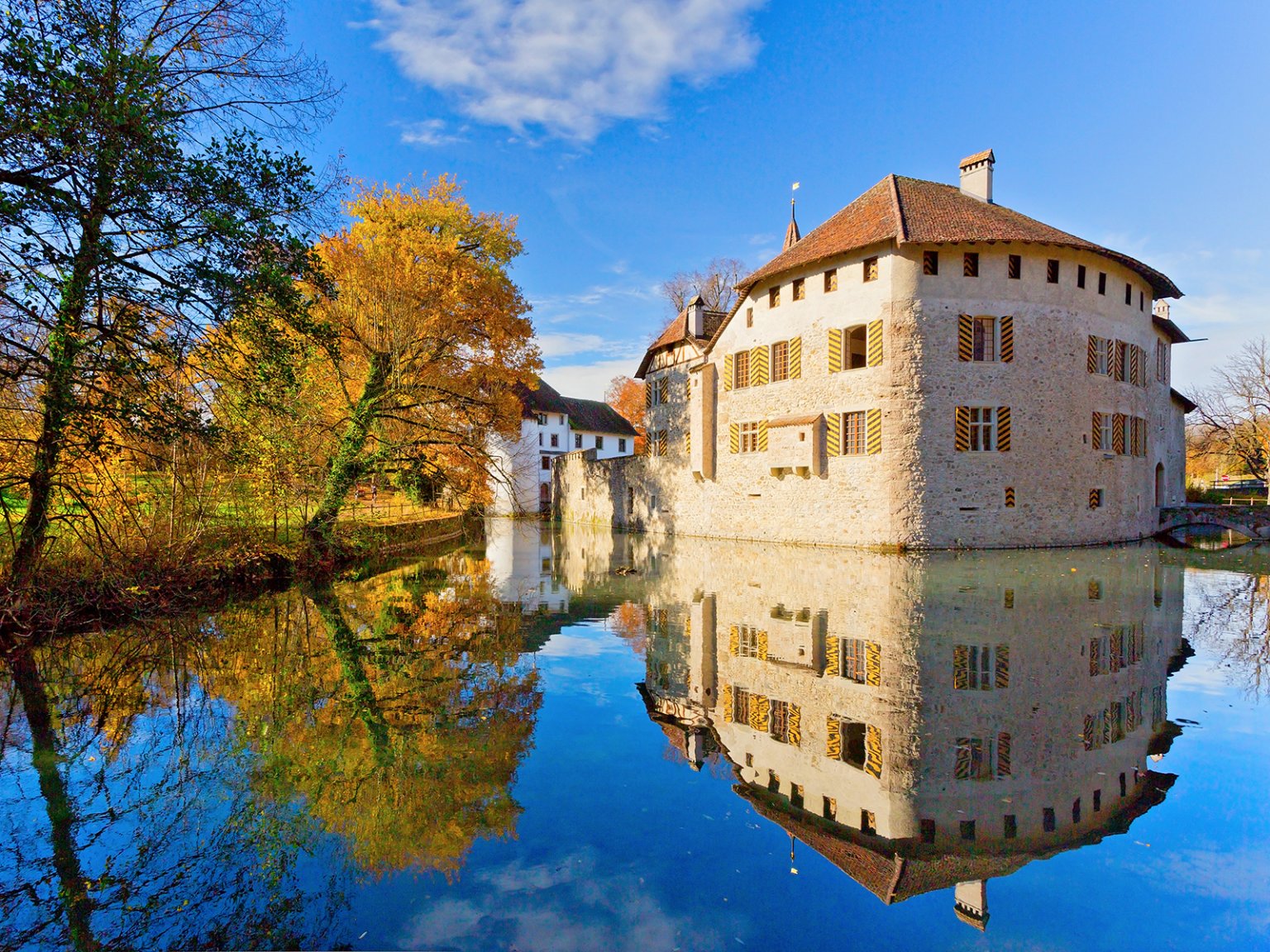 Autumn in Switzerland – Ultimate Guide to the Golden Season - Newly ...