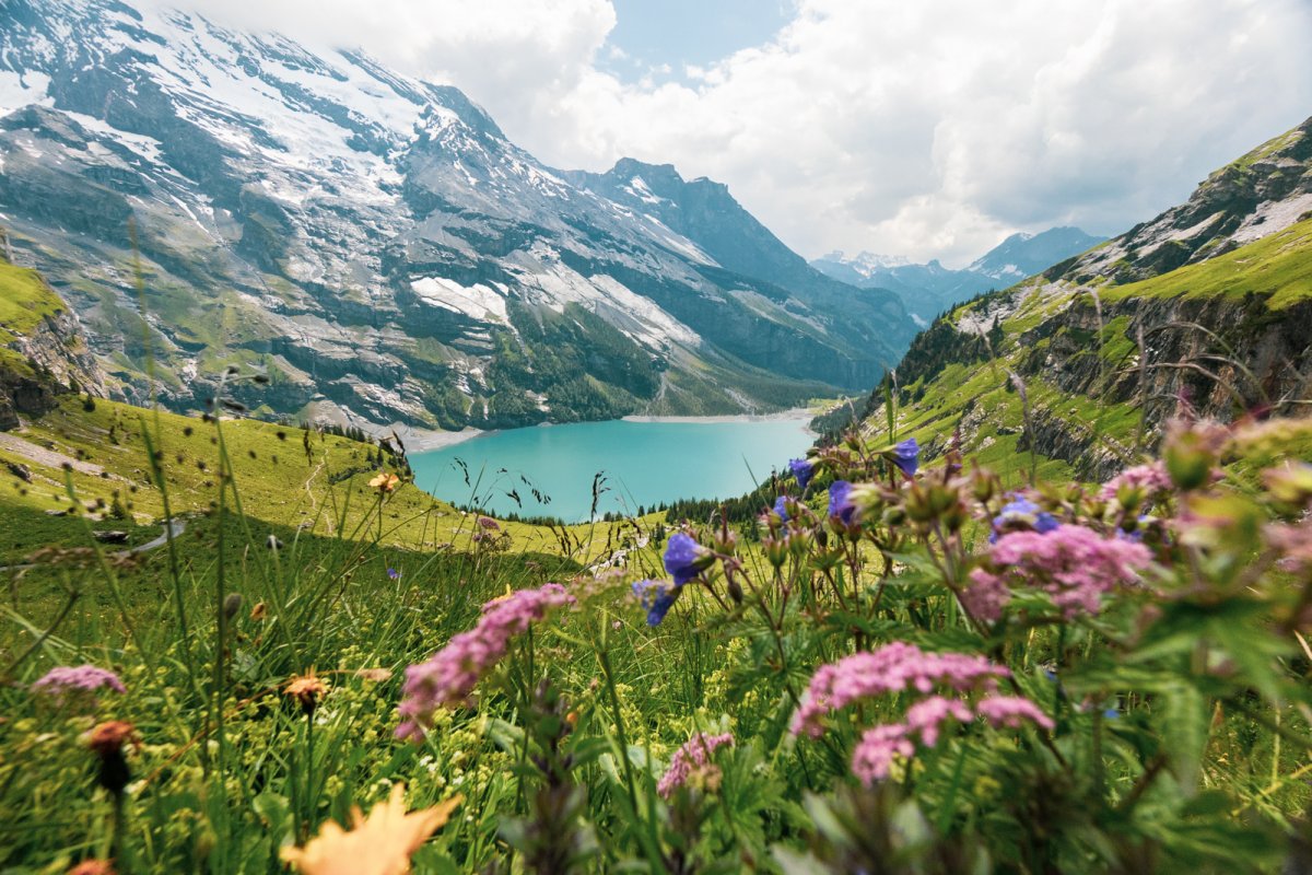 Ultimate Oeschinen Lake Guide 2025 - Hikes, Food, Sights