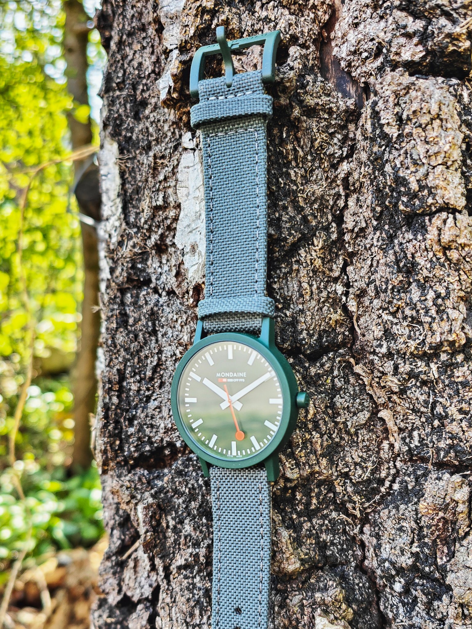 The Mondaine essence watch hits the "zeitgeist" (2022)