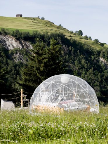 We slept under the stars at a bubble suite hotel - Newly Swissed Online ...