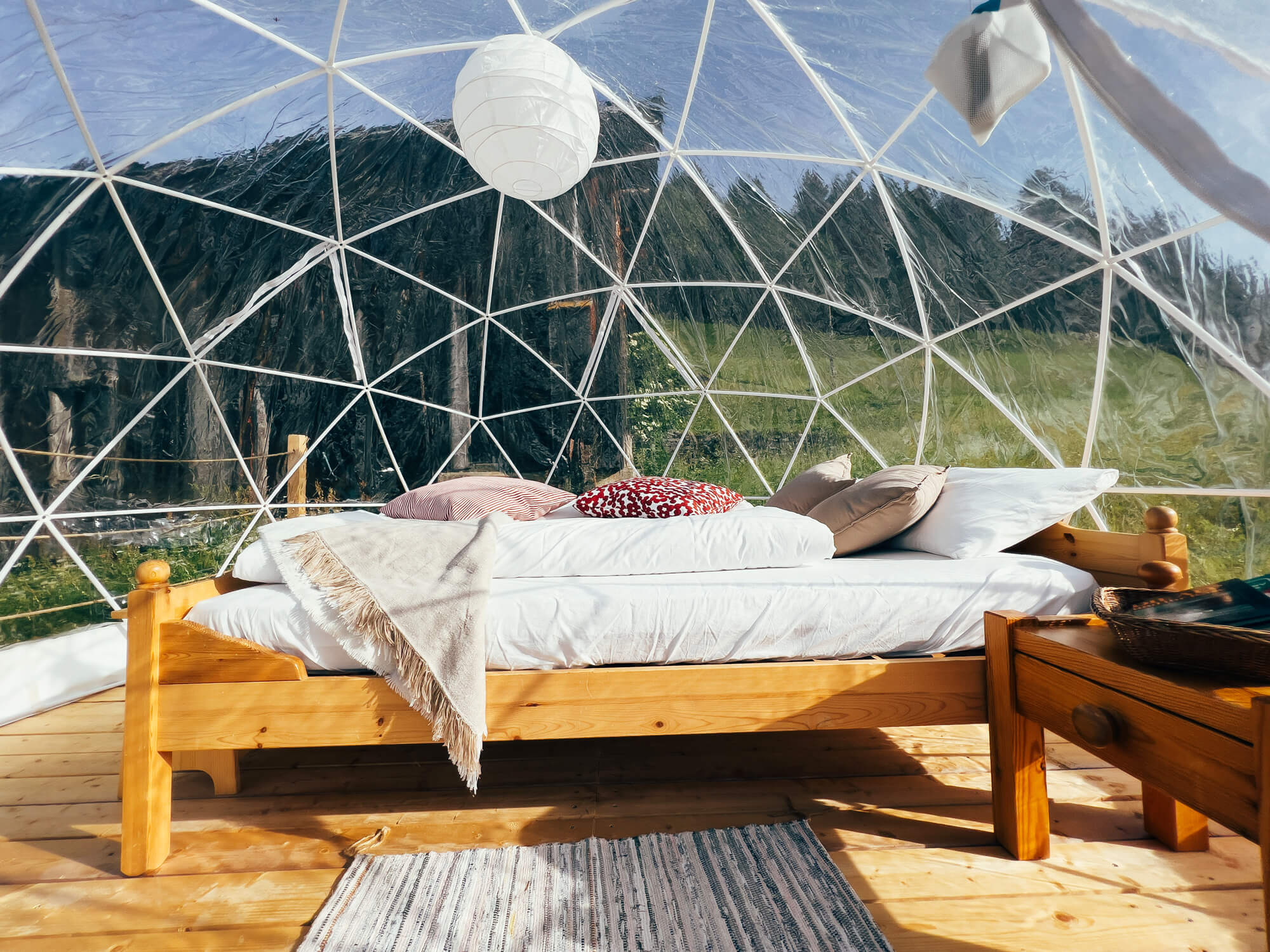 We slept under the stars at a bubble suite hotel - Newly Swissed Online ...