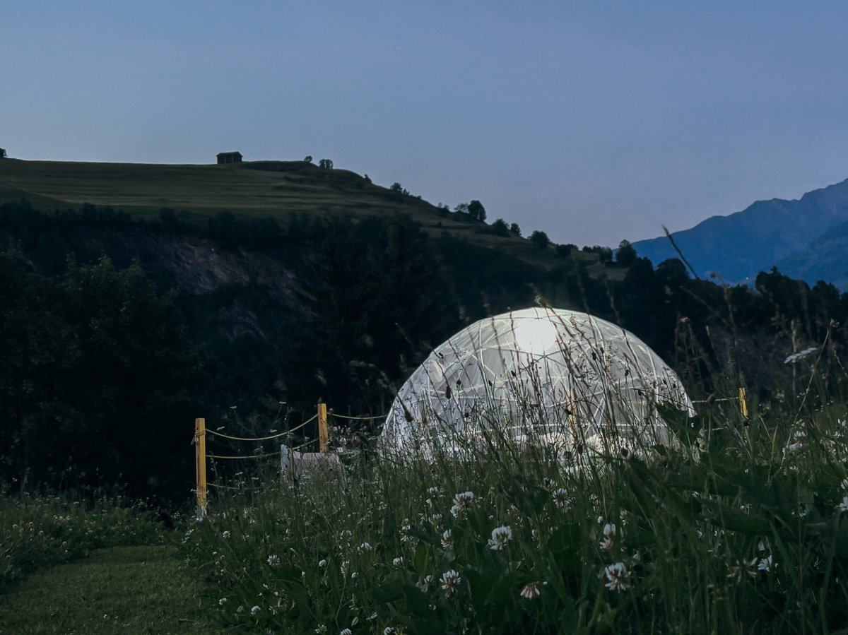 We slept under the stars at a bubble suite hotel - Newly Swissed Online ...